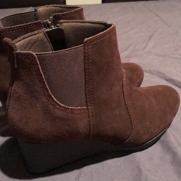 Clarks | Shoes | Euc Clarks Brown Suede Wedges | Poshmark